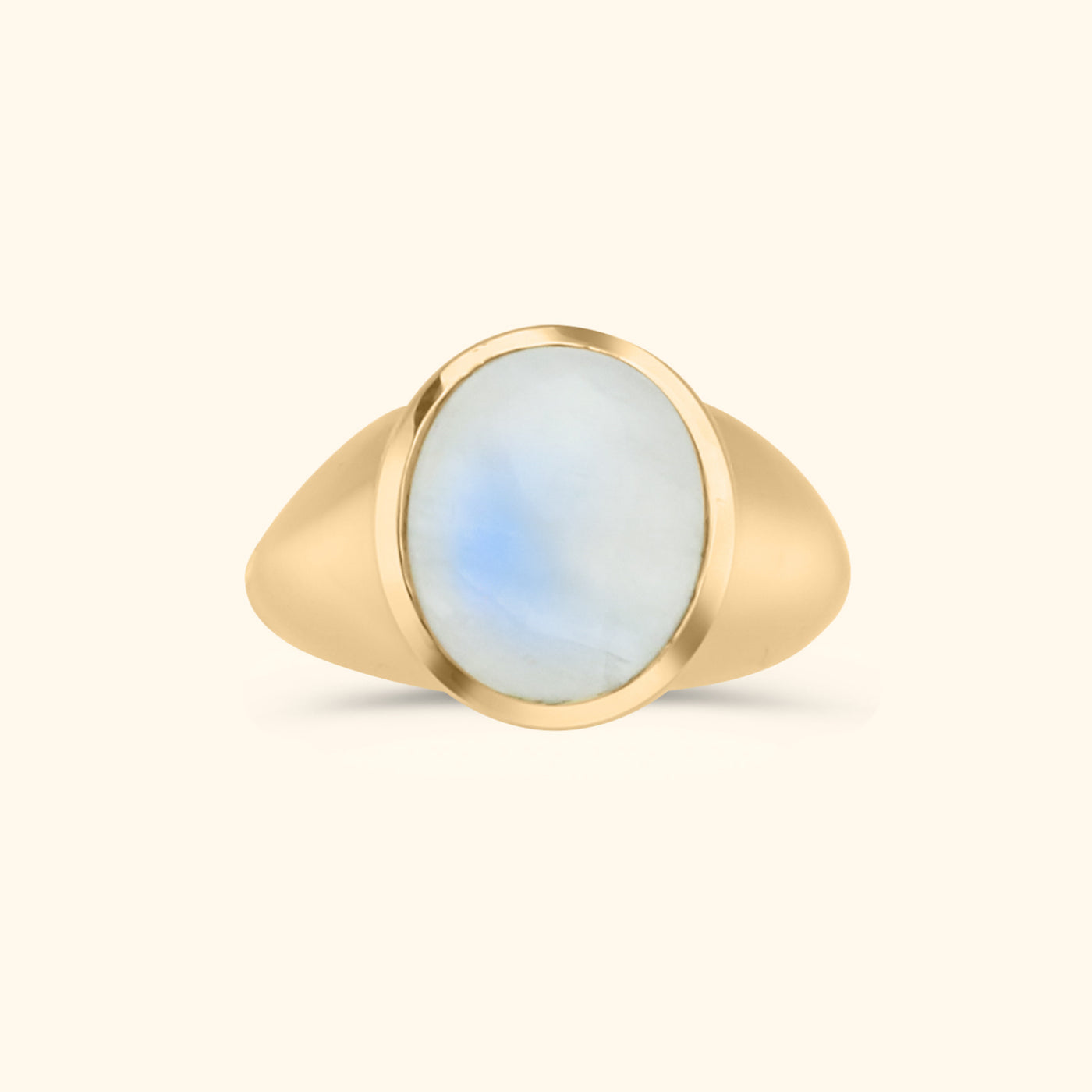 Moonstone Signet Ring – Goudkleurige Ring met Ovale Maansteen